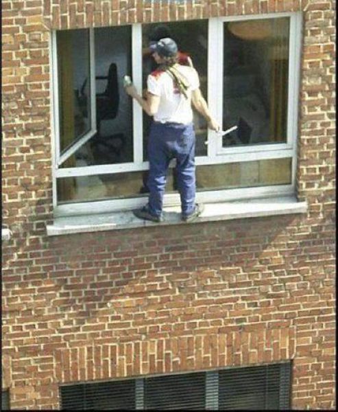 Cleaninmg the window - Really funny pictures collection on picshag.com