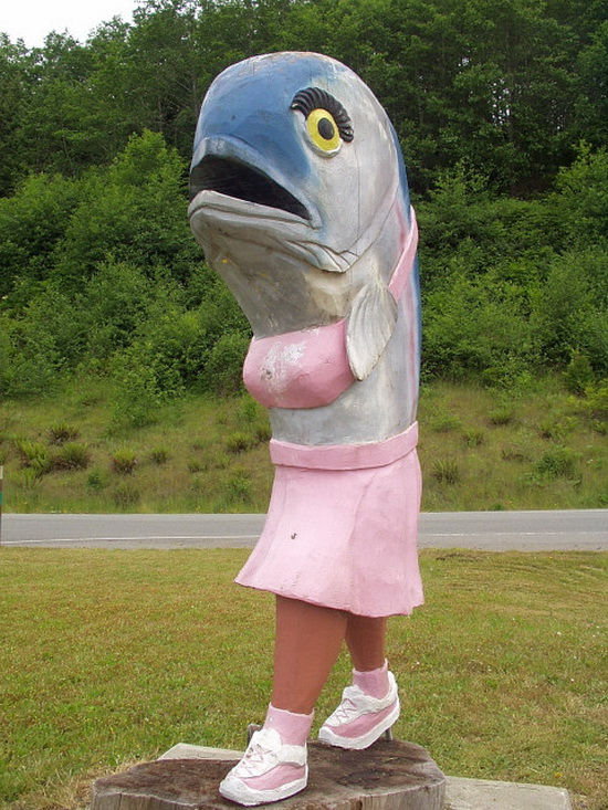 Fish statue - Really funny pictures collection on picshag.com